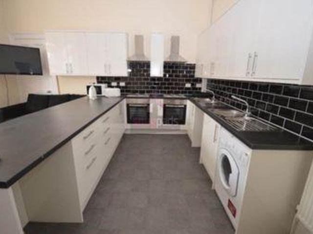 7 Bedrooms for rent in Weaste Lane, Salford M5