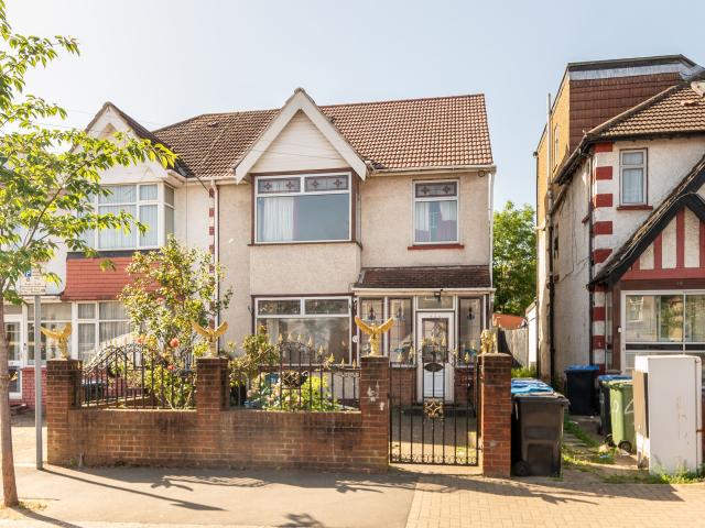 7 Bedrooms House semi detached for Rent in Bowrons Road, HA0 | Foxtons