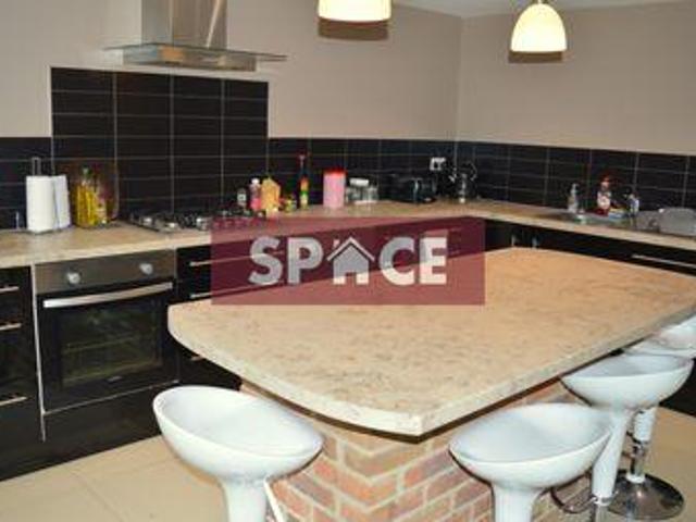 7 Bedrooms Terraced house for rent in Manor Drive, Leeds LS6