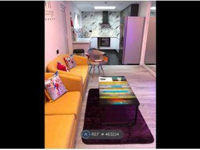 7 Bedrooms Terraced house for rent in Albion Road, Manchester M14