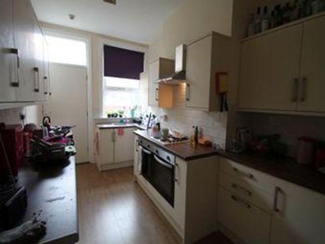 7 Bedrooms Terraced house for rent in Ash Grove, Hyde Park, Leeds LS6
