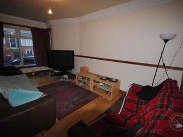 7 Bedrooms Terraced house for rent in 46 Manor Drive, Hyde Park LS6
