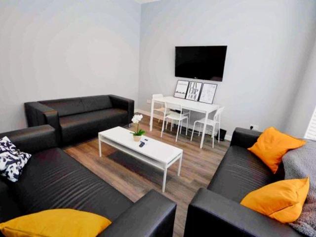7 Beds 2 Baths
