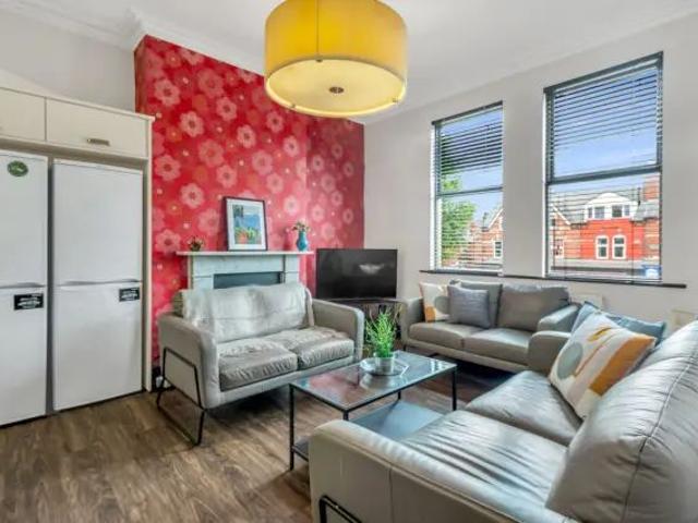 7 Beds 2 Baths