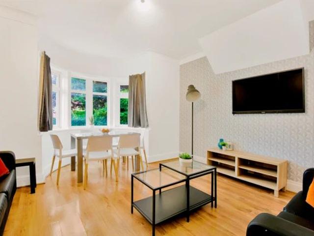 7 Beds 2 Baths