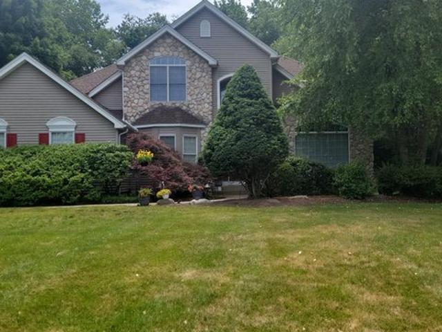 7 Birdie Dr, Suffern, NY 10901