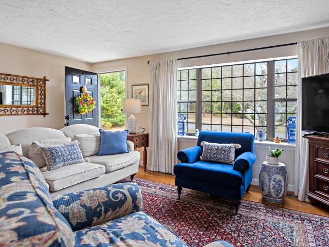 7 Bonnie Briar Rd