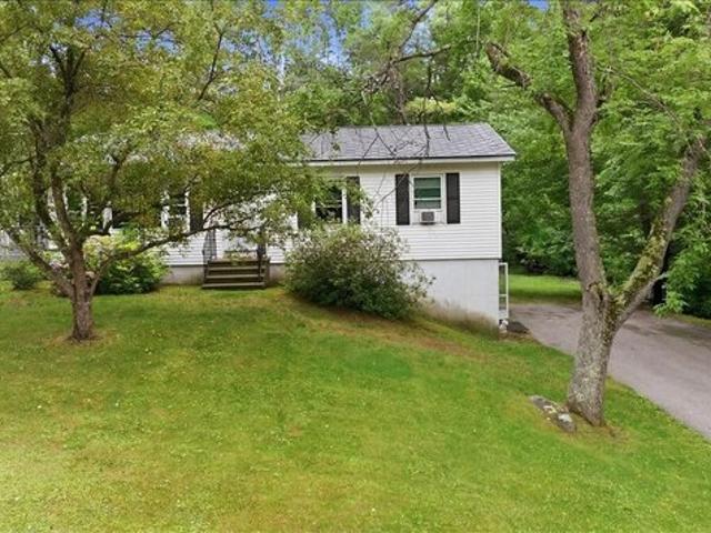 7 Boulder Ave, Paris, ME 04281