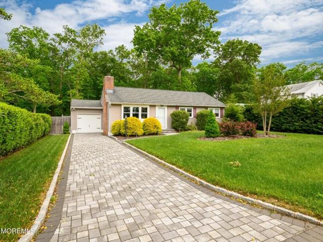 7 Boxwood Ter, Toms River, NJ 08755