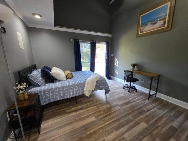 7 BR in Lithia