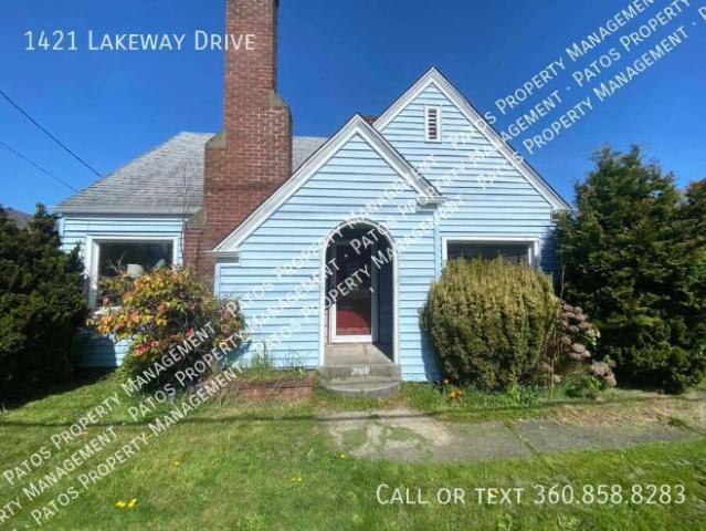 7 Br, 2 bath, Single Family 1421 Lakeway Drive