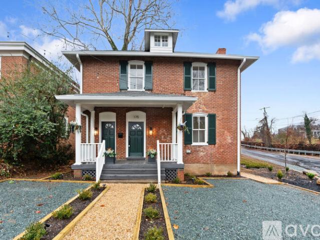 7 BR, 2 BA Apartment 175 Madison Ln, Charlottesville, VA 22903