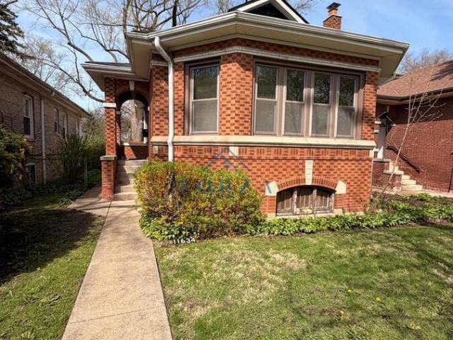 7 BR, 2 BA Apartment 11634 S Hale Ave, Chicago, IL 60643