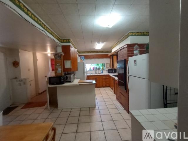 7 BR, 2 BA Apartment 871 E Franklin Ave, Pomona, CA 91766