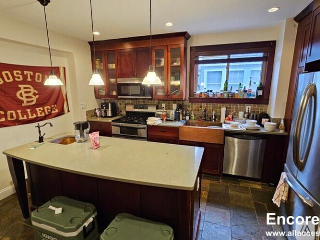 7 BR, 3 BA Apartment 44 Greycliff Rd, Unit 2, Boston, MA 02135