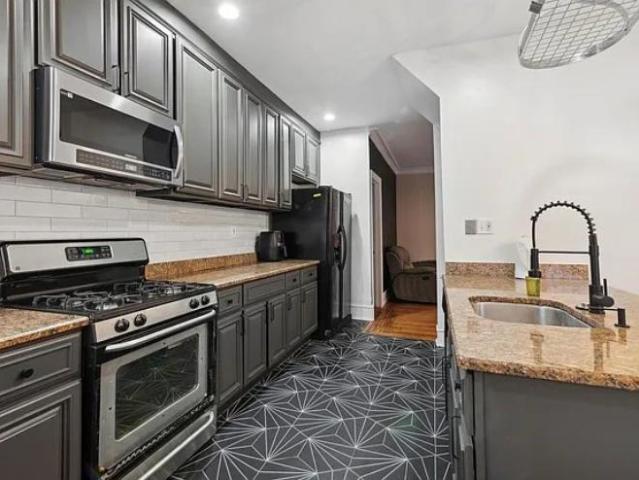 7 Br, 4 bath, Single Family 5400 Woodcrest Ave