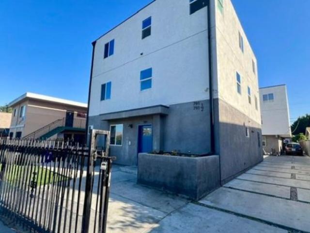 7 Br, 6 bath, Single Family 789 E 41st Pl