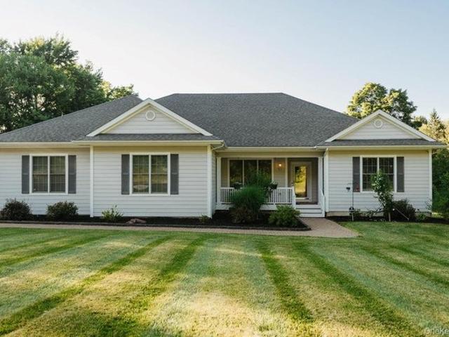 7 Brescia Blvd, Hopewell Junction, NY 12533