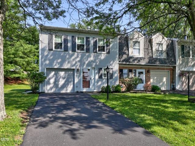 7 Bridgewood Ln, Watervliet, NY 12189