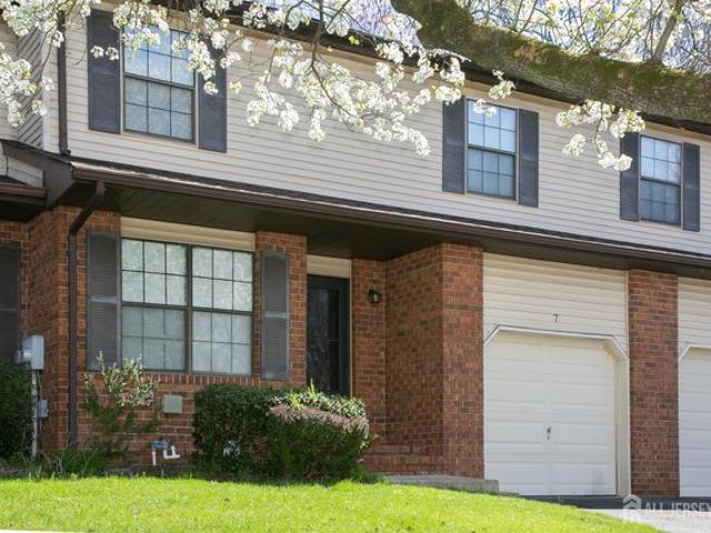 7 Cactus Ct, Edison, NJ 08820