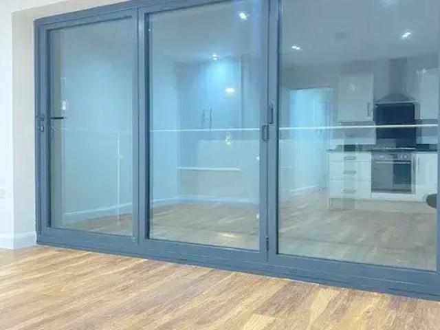 7 Canberra Road, WEST EALING W13 1 bed flat to rent £1,900 pcm £438 pw