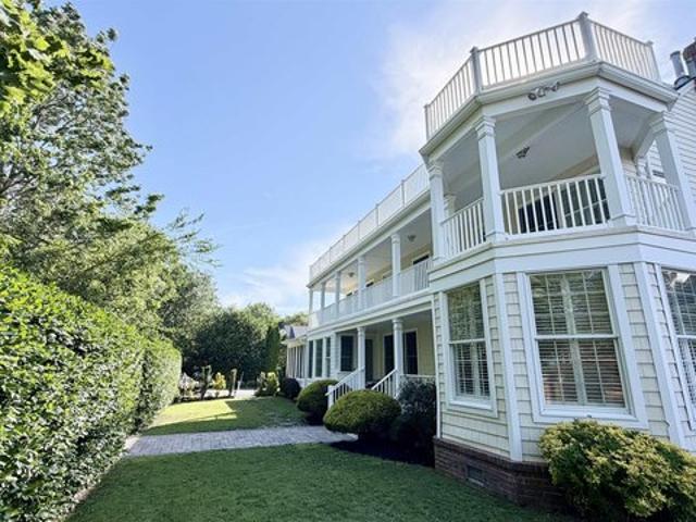 7 Casey Dr, Northfield, NJ 08225
