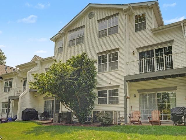 7 Caroline Foster Ct
