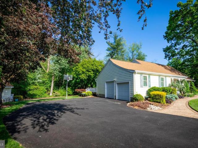 7 Carriage Way