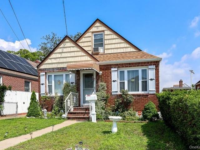 7 Catherine Ct, Elmont, NY 11003