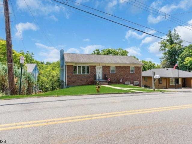 7 Cayuga Ave