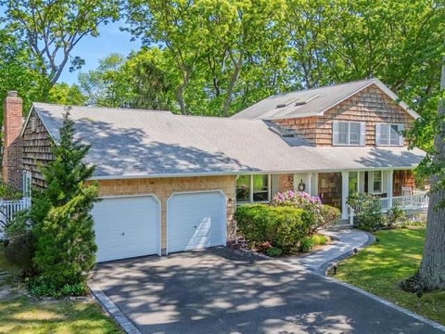 7 Cedarwood Ct, Setauket, NY 11733