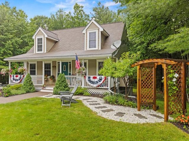 7 Chase St, Standish, ME 04084