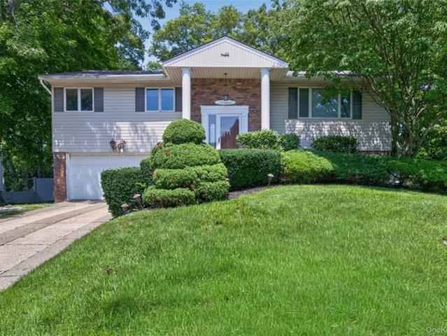 7 Chatham Rd, Commack, NY 11725