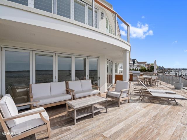 7 Circle Drive