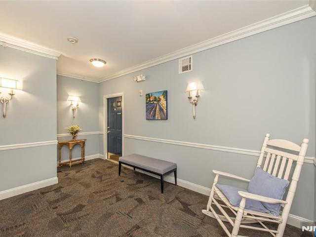 7 Cliff Road # D2