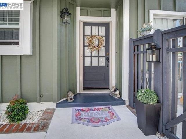 7 Cliff Walk Dr, Vallejo, CA 94591
