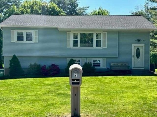 7 Cloverdale Pl, Wappingers Falls, NY 12590