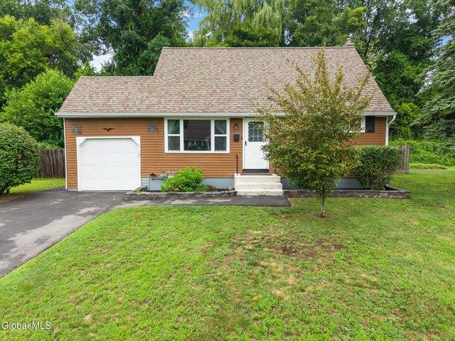 7 Colt Rd, Albany, NY 12205