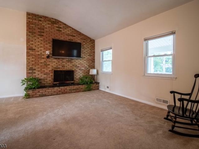 7 Cortland Dr