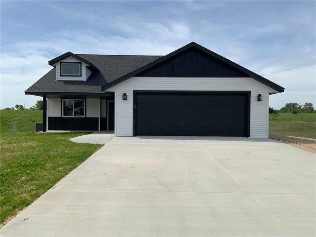 7 Cottonwood Lake Blvd, Windom, MN 56101