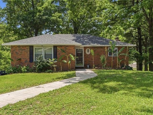 7 Country Club Ter, Lexington, MO 64067