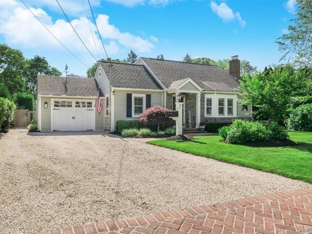 7 Country Club Rd, Bellport village, NY 11713