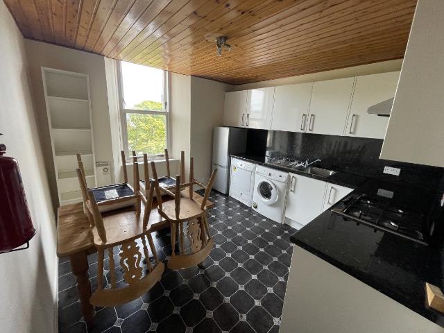 7 Cross Lane, Dundee DD1, 3 bed flat to rent, £1,300 pcm | PrimeLocation