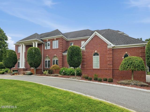 7 Crystal Court