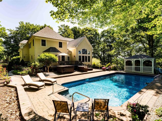 7 Duhamel Drive