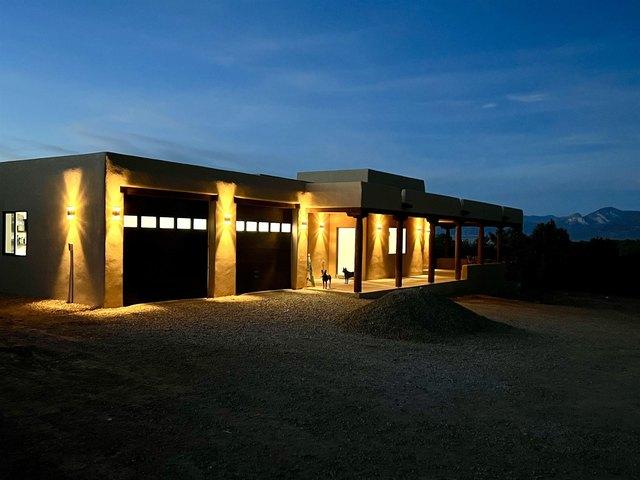 7 Daniels Rd, Ranchos de Taos, NM 87557