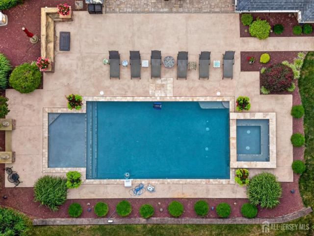 7 Darien Court