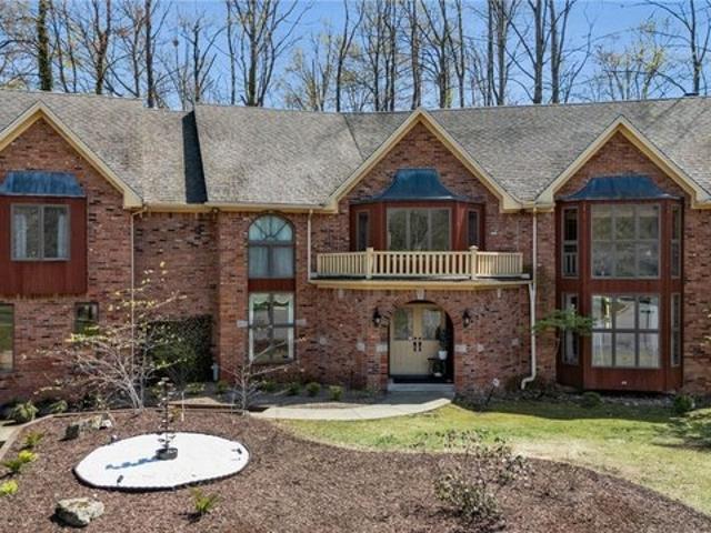 7 Deer Run Ct, Buffalo, NY 14221