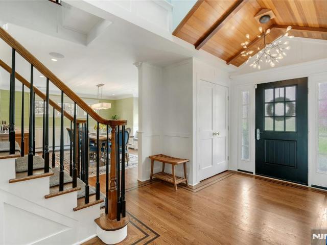 7 Deerhill Drive