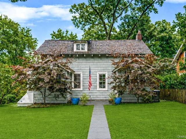 7 Dickerson Ave, Stony Brook, NY 11790
